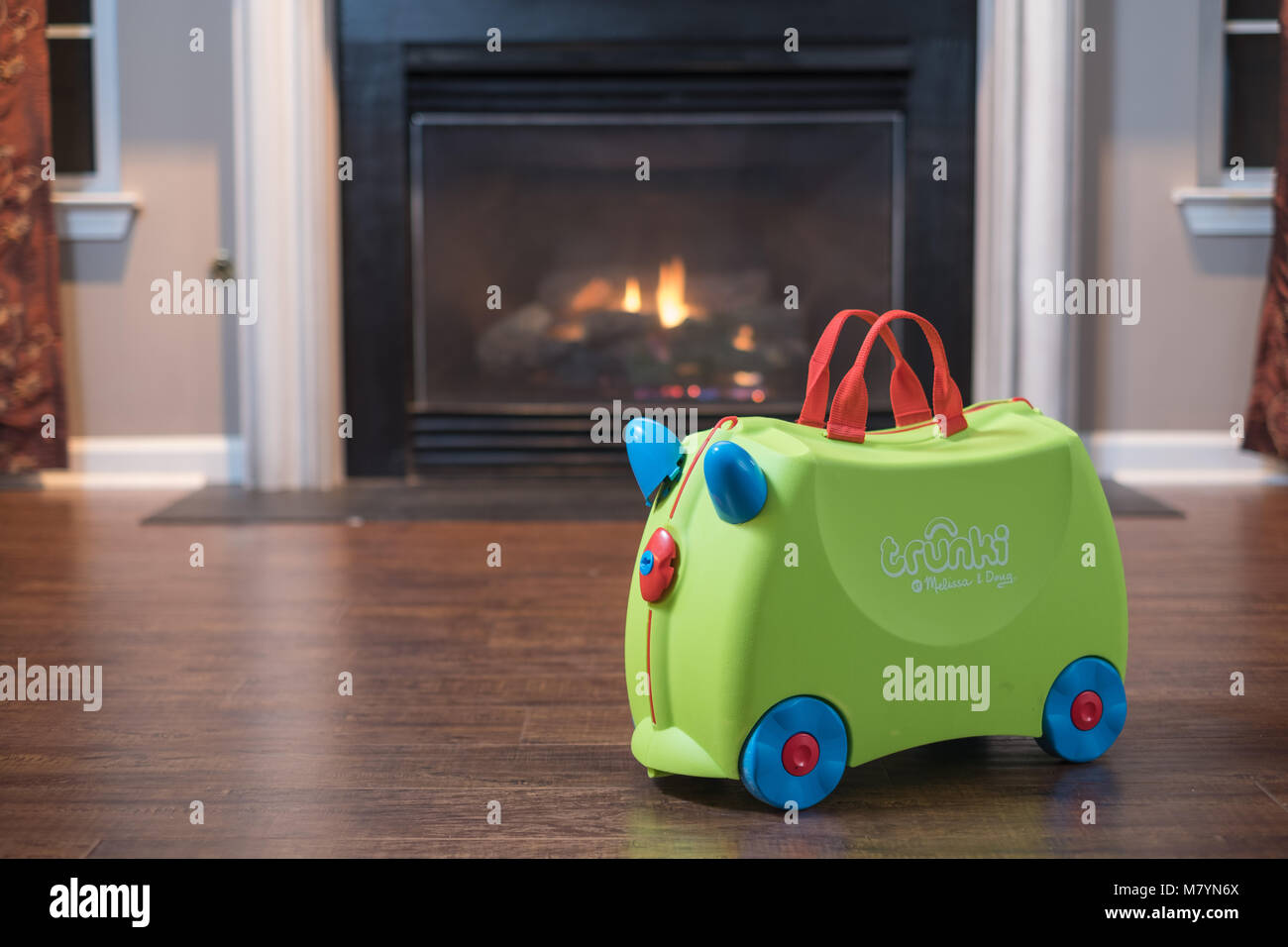 Plastic suitcase kids hi-res stock photography and images - Alamy