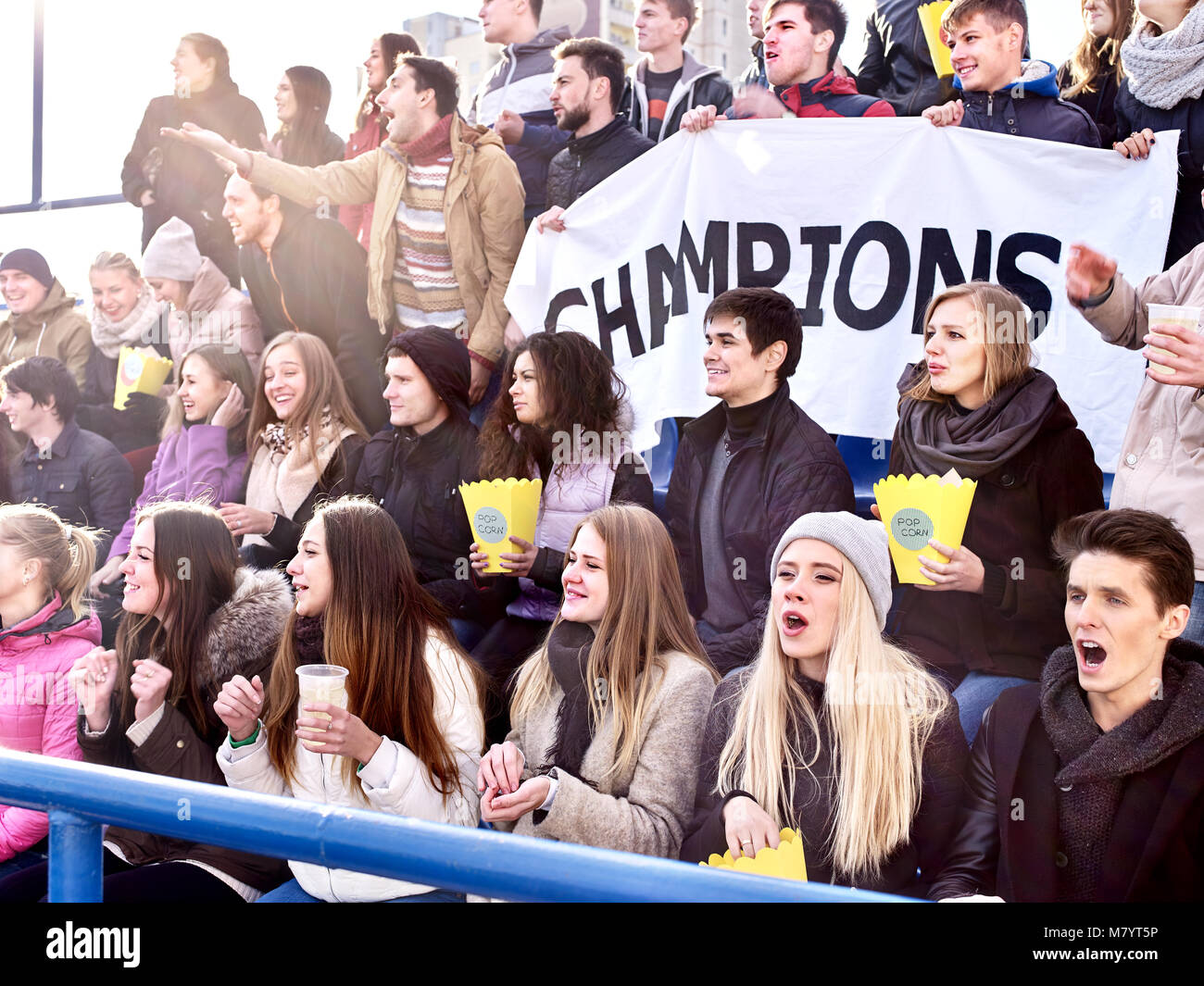 Sports crowd cheering school hi-res stock photography and images - Alamy