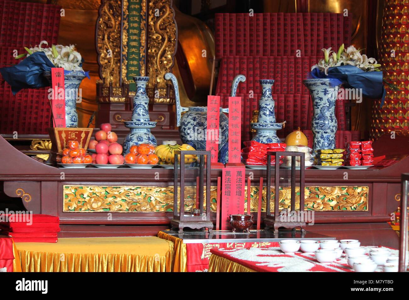Offerings with fruit hi-res stock photography and images - Alamy