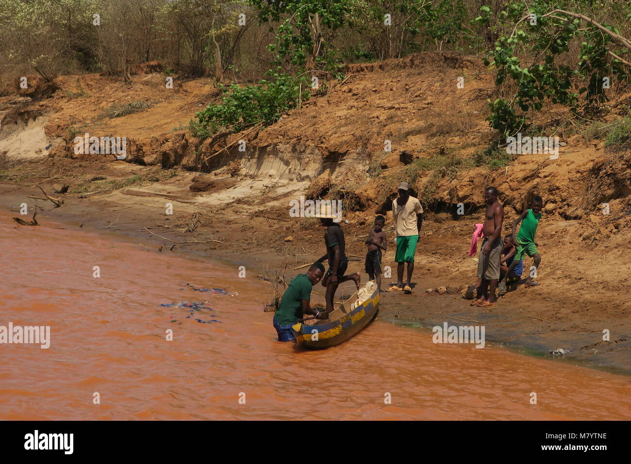 Pirogue, dugout, canoe on Tsiribihina river, Madagascar Stock Photo - Alamy