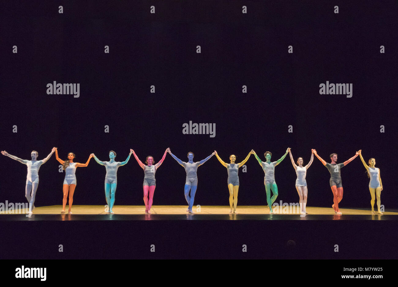 Curtain call ballet hi-res stock photography and images - Alamy