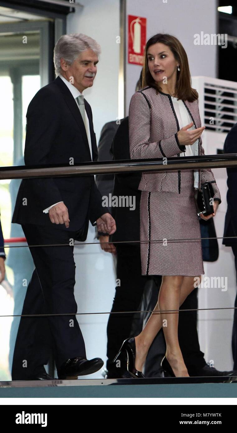 reina letizia enfermedades raras LETIZIA ORTIZ ROCASOLANO;Alfonso ...