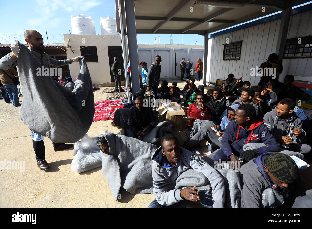 (180313) -- TRIPOLI, March 13, 2018 (Xinhua) -- Illegal immigrants are ...
