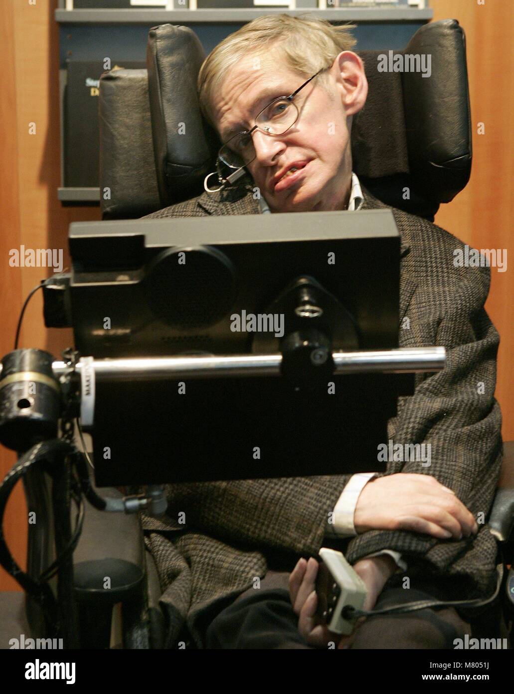 News science hawking hi-res stock photography and images - Alamy