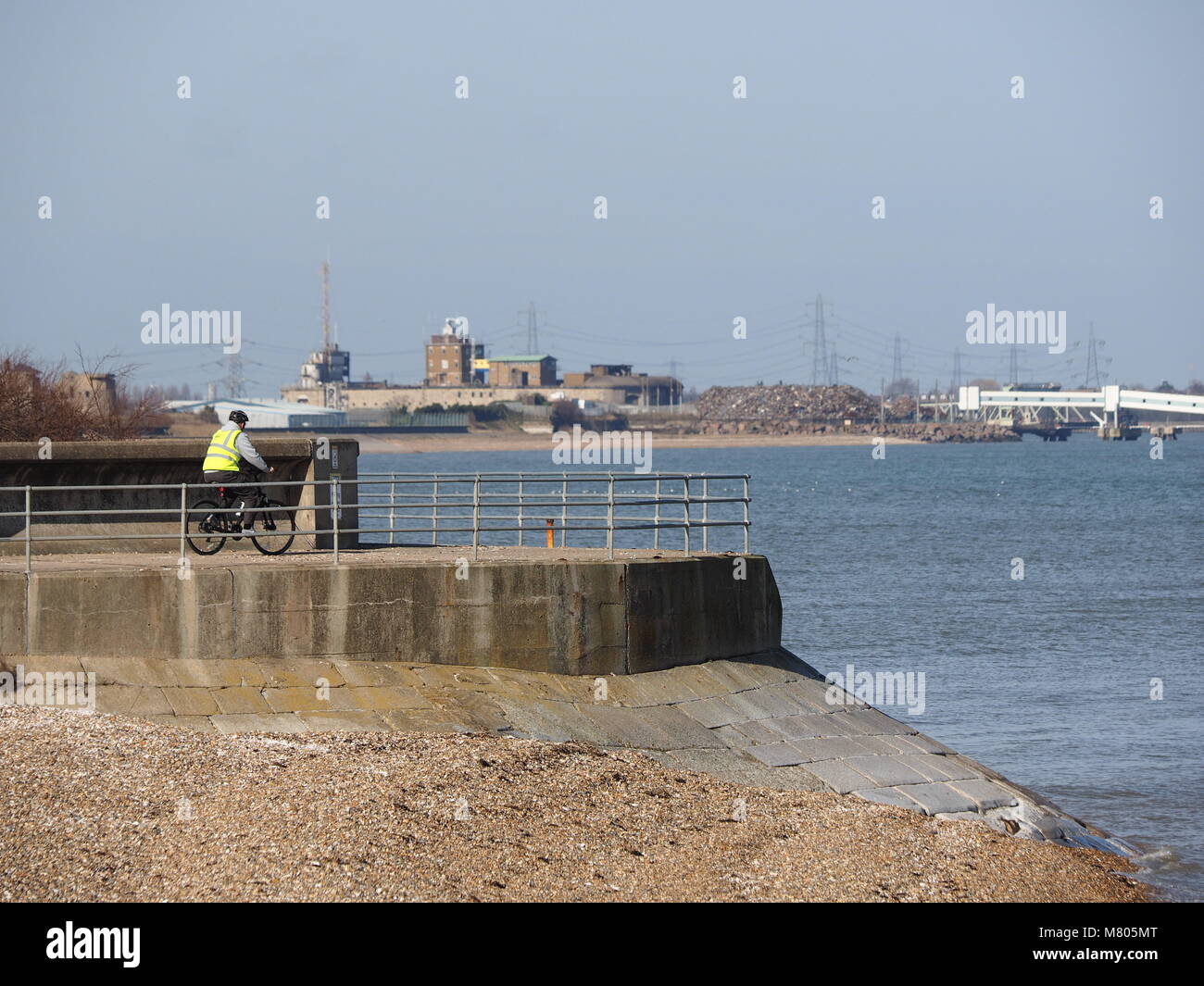 Sheerness, Kent, UK. 14th March, 2018. UK Weather: a bright sunny ...