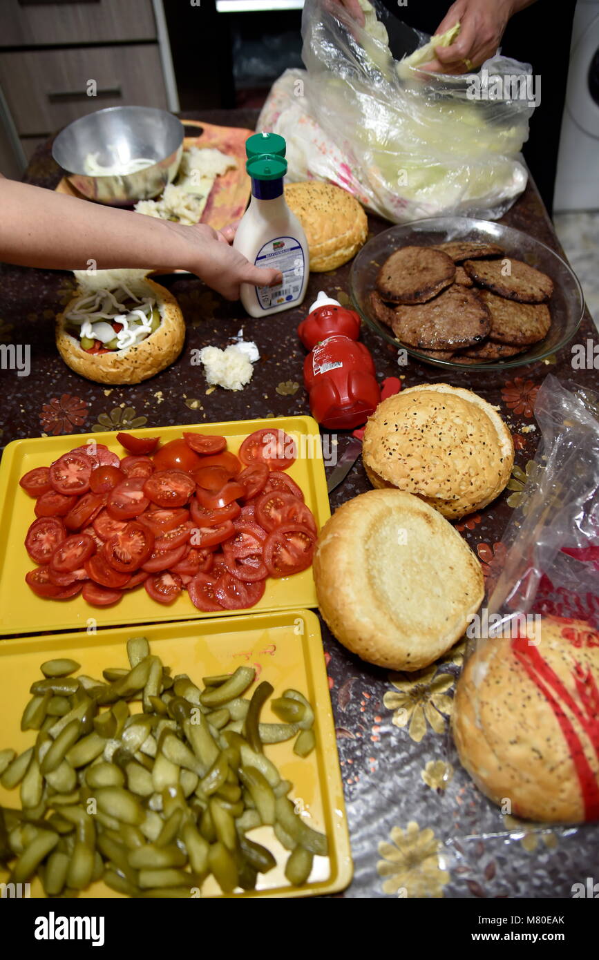 Making fresh delicious burger home hi-res stock photography and images ...