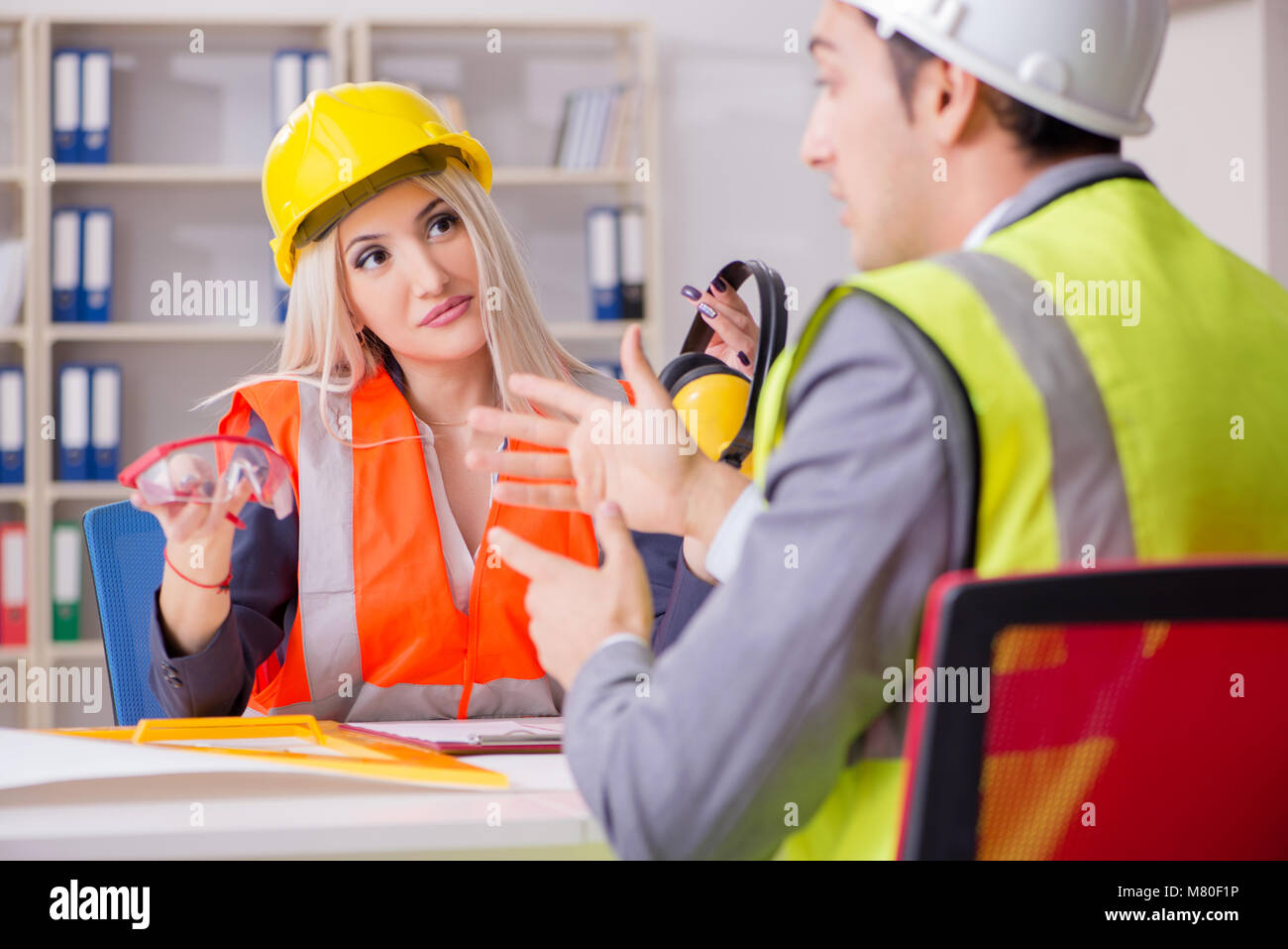 Construction workers arguing hi-res stock photography and images - Alamy