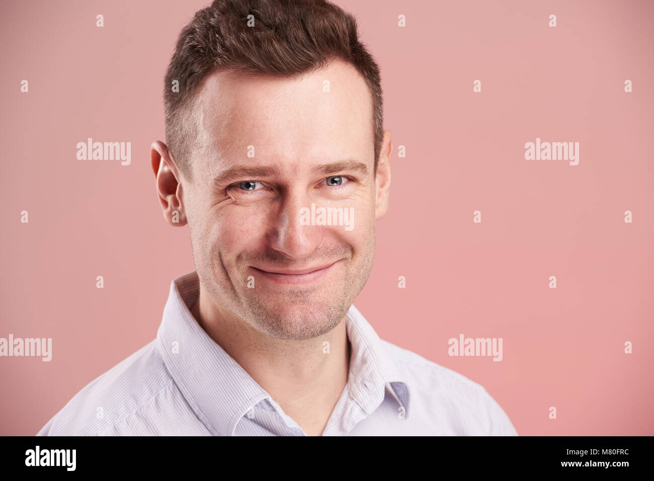 Smling hi-res stock photography and images - Alamy