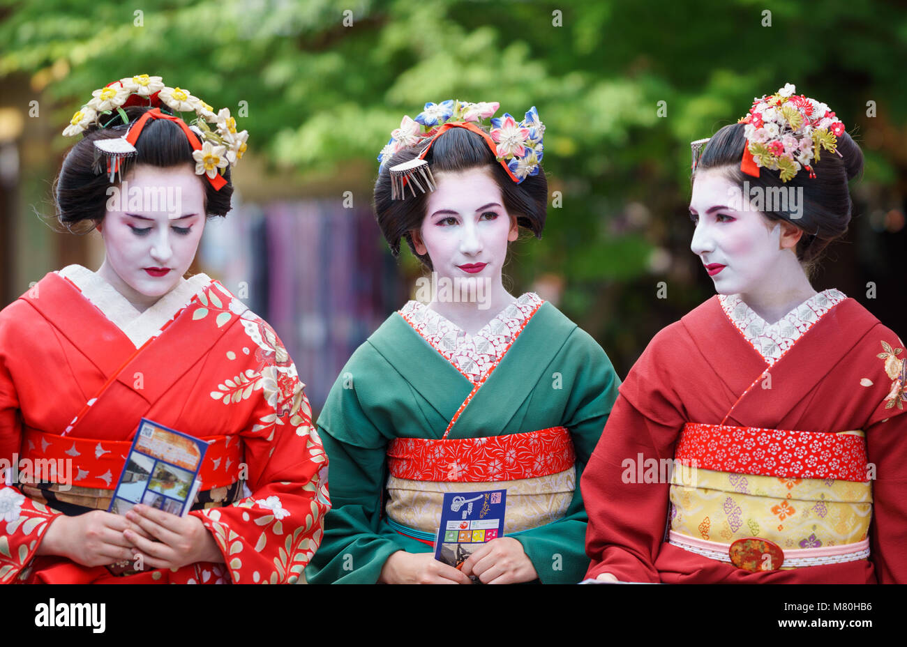 Geisha women hi-res stock photography and images - Alamy