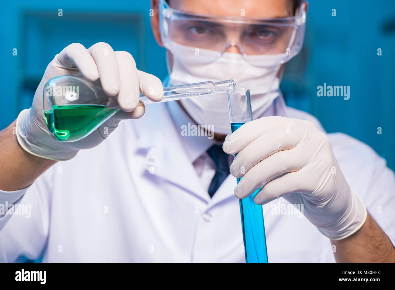Chemistry assistant working in the chemical lab Stock Photo - Alamy