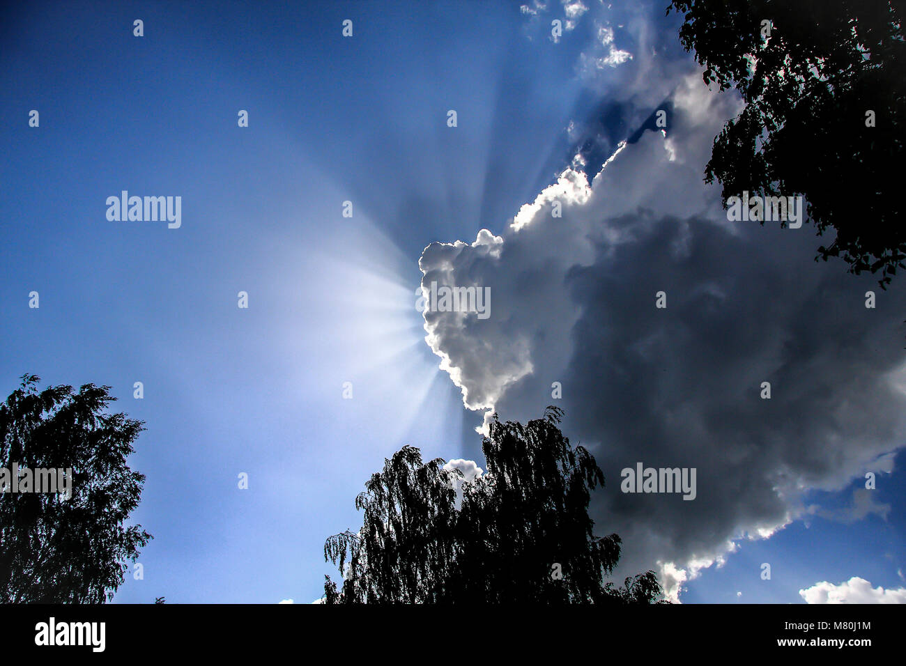 Sunshine through rain hi-res stock photography and images - Alamy