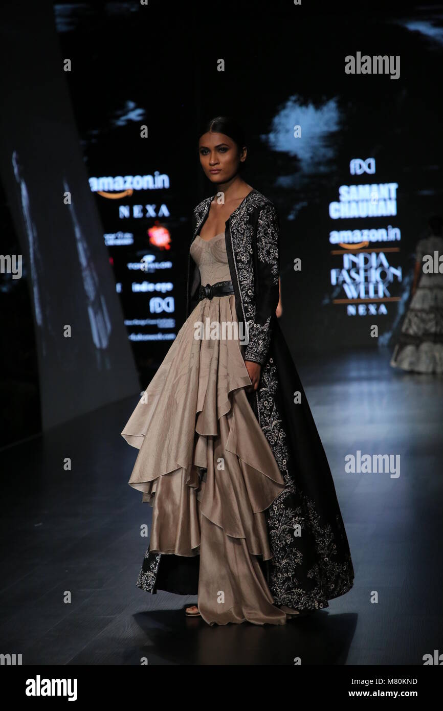 New Delhi, India. 14th Apr, 2018. Models walk on ramp and presenting ...