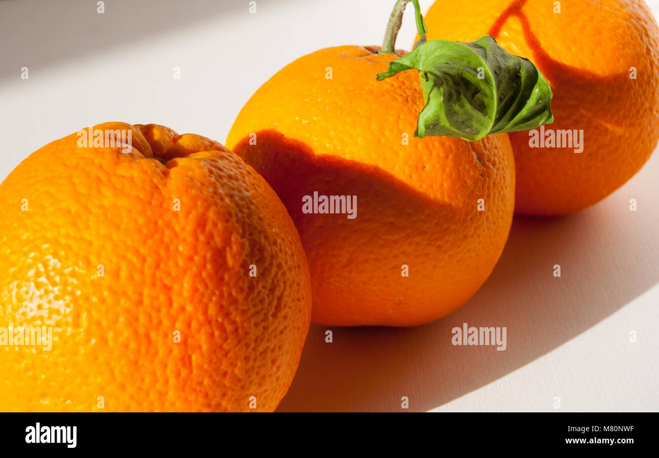 3 oranges in sequence one behind the other Stock Photo - Alamy