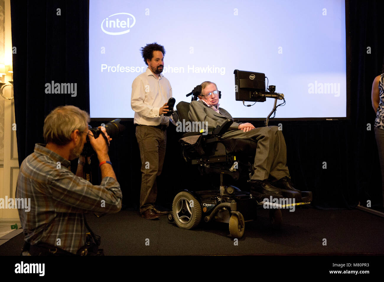 Professor stephen hawking hi-res stock photography and images - Alamy