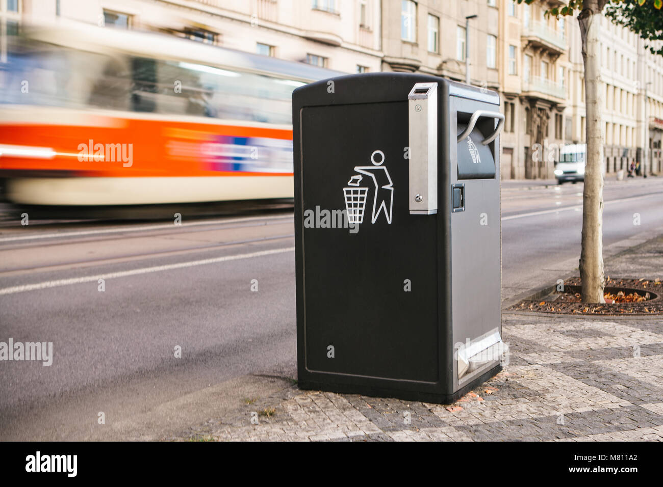 Modern clever hi-res stock photography and images - Alamy