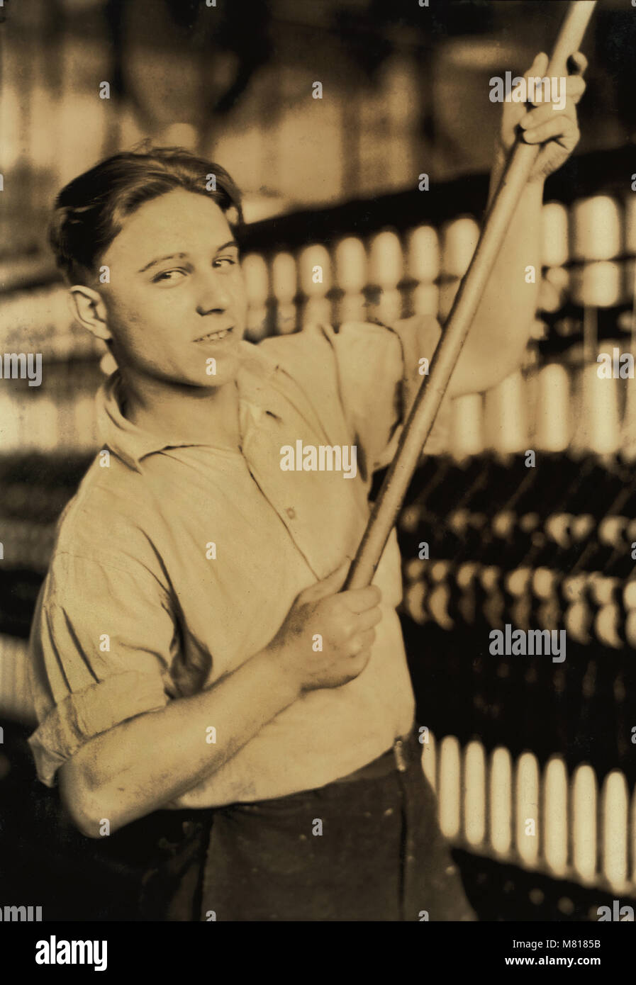 1920s factory worker hi-res stock photography and images - Alamy