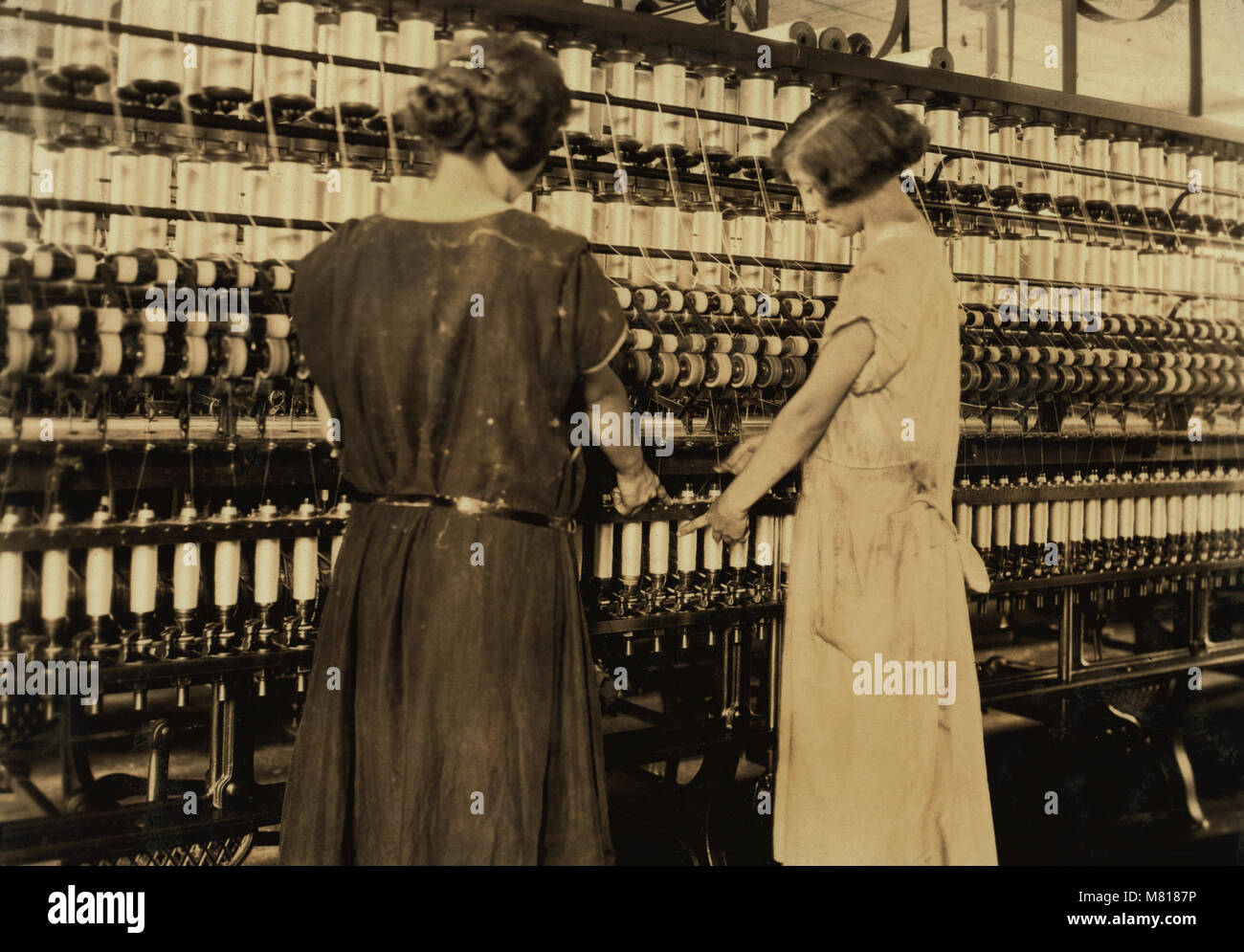 Industry workers 1920s hi-res stock photography and images - Alamy