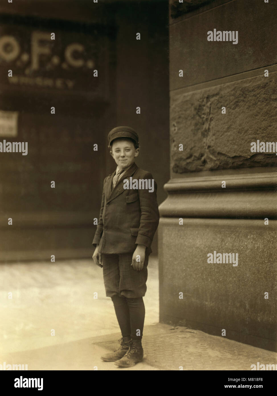 1910s boy hi-res stock photography and images - Alamy