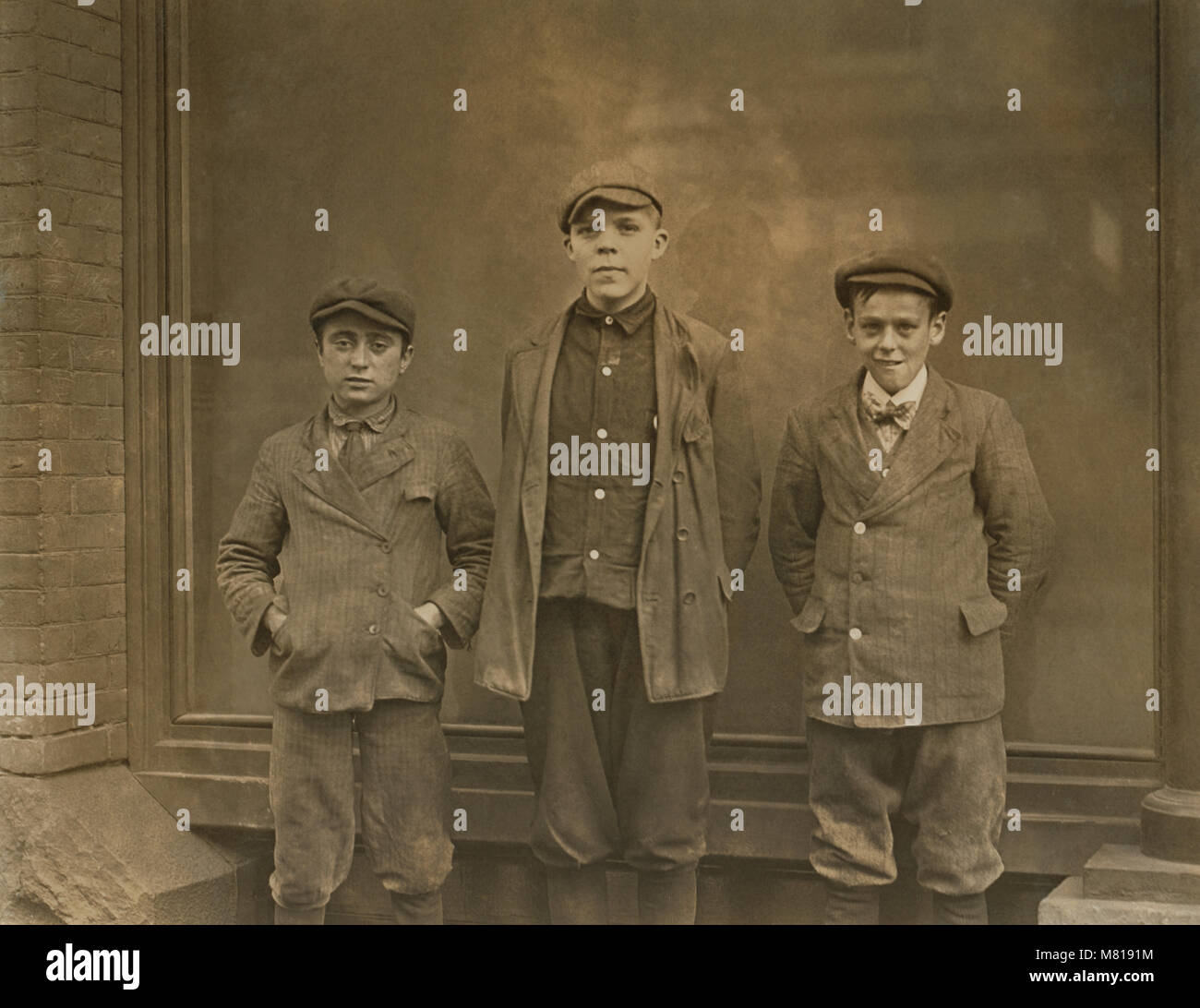 Lewis hine child labor candy hi-res stock photography and images - Alamy