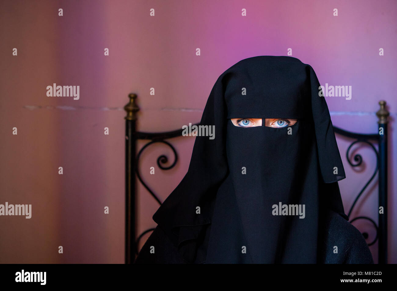 Face veil eyes hi-res stock photography and images - Alamy
