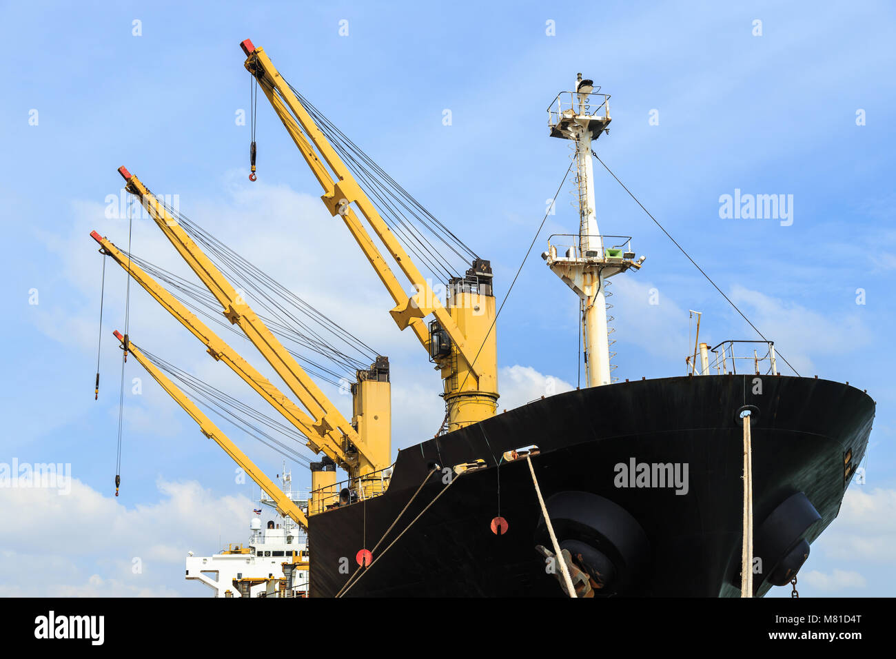 Unloading container ship hi-res stock photography and images - Alamy