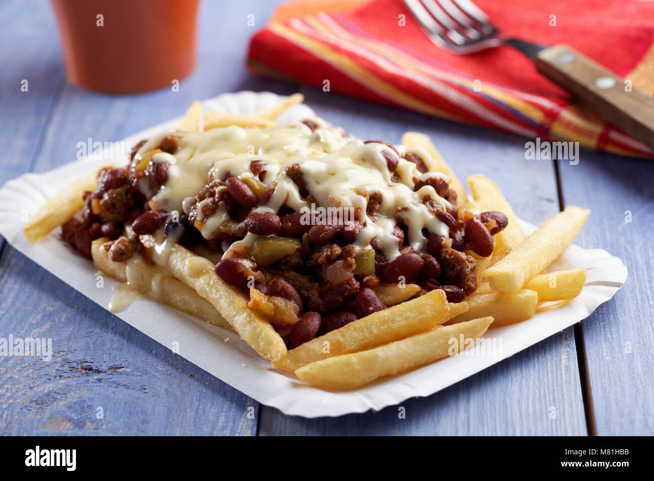 French fries on paper plate hi-res stock photography and images - Alamy