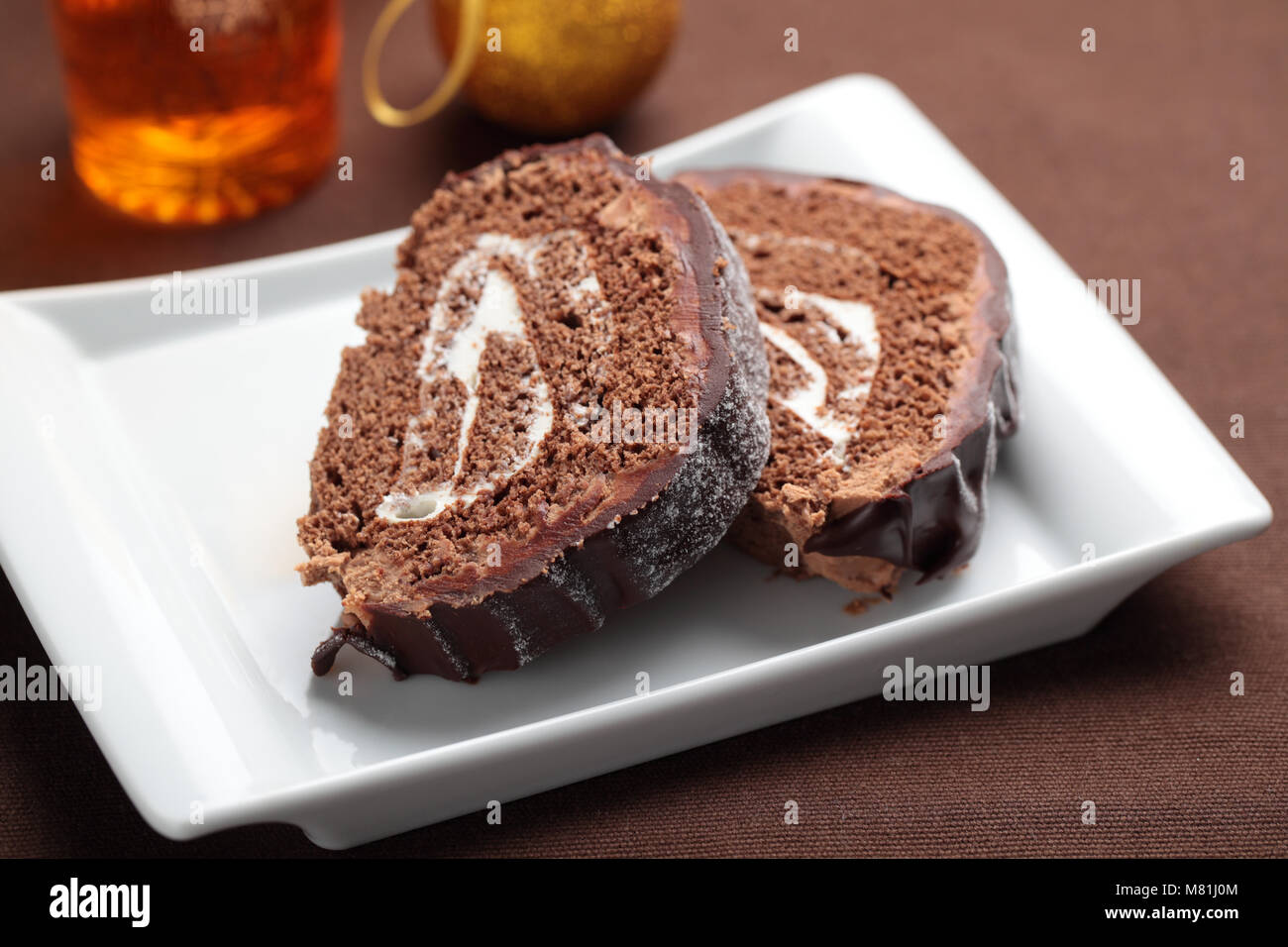 Yule log cake hi-res stock photography and images - Alamy