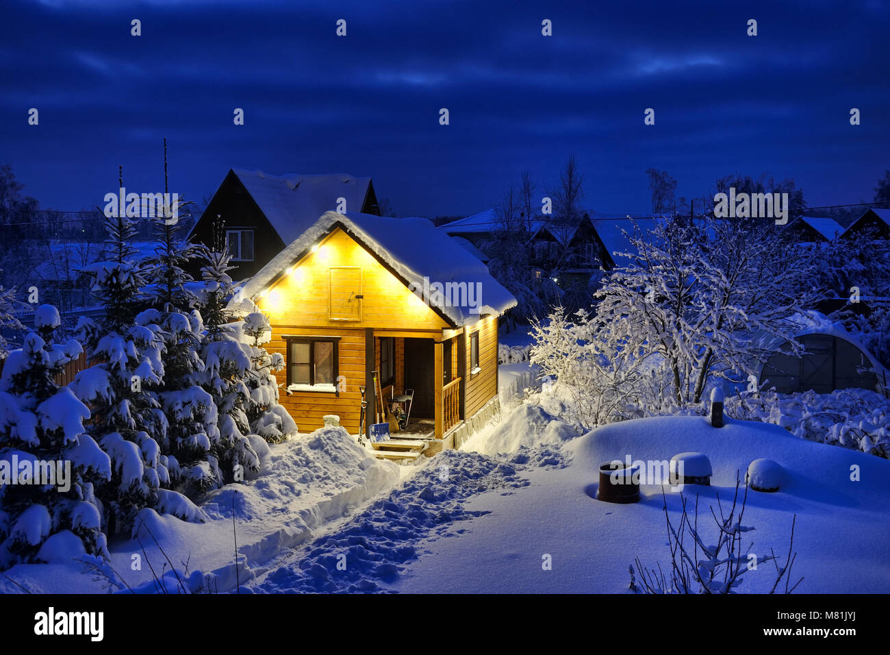Russian country houses hi-res stock photography and images - Alamy