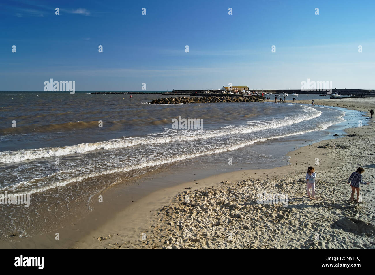 UK,Dorset,Lyme Regis,Town Beach looking towards Harbour & Cobb Stock ...