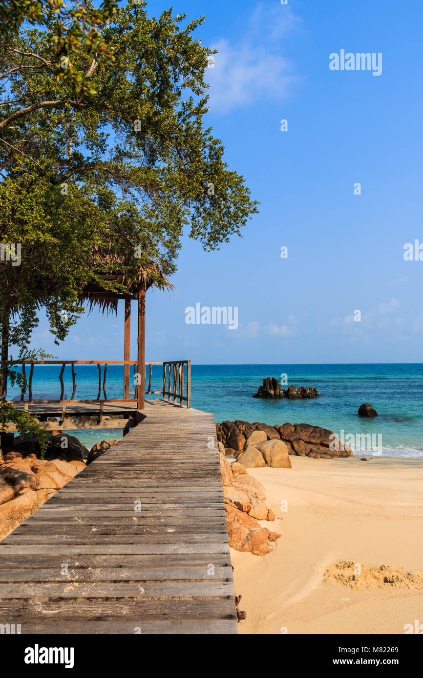Wooden pathway, Tropical Resort, boardwalk on Koh Mun Nork, Rayong ...