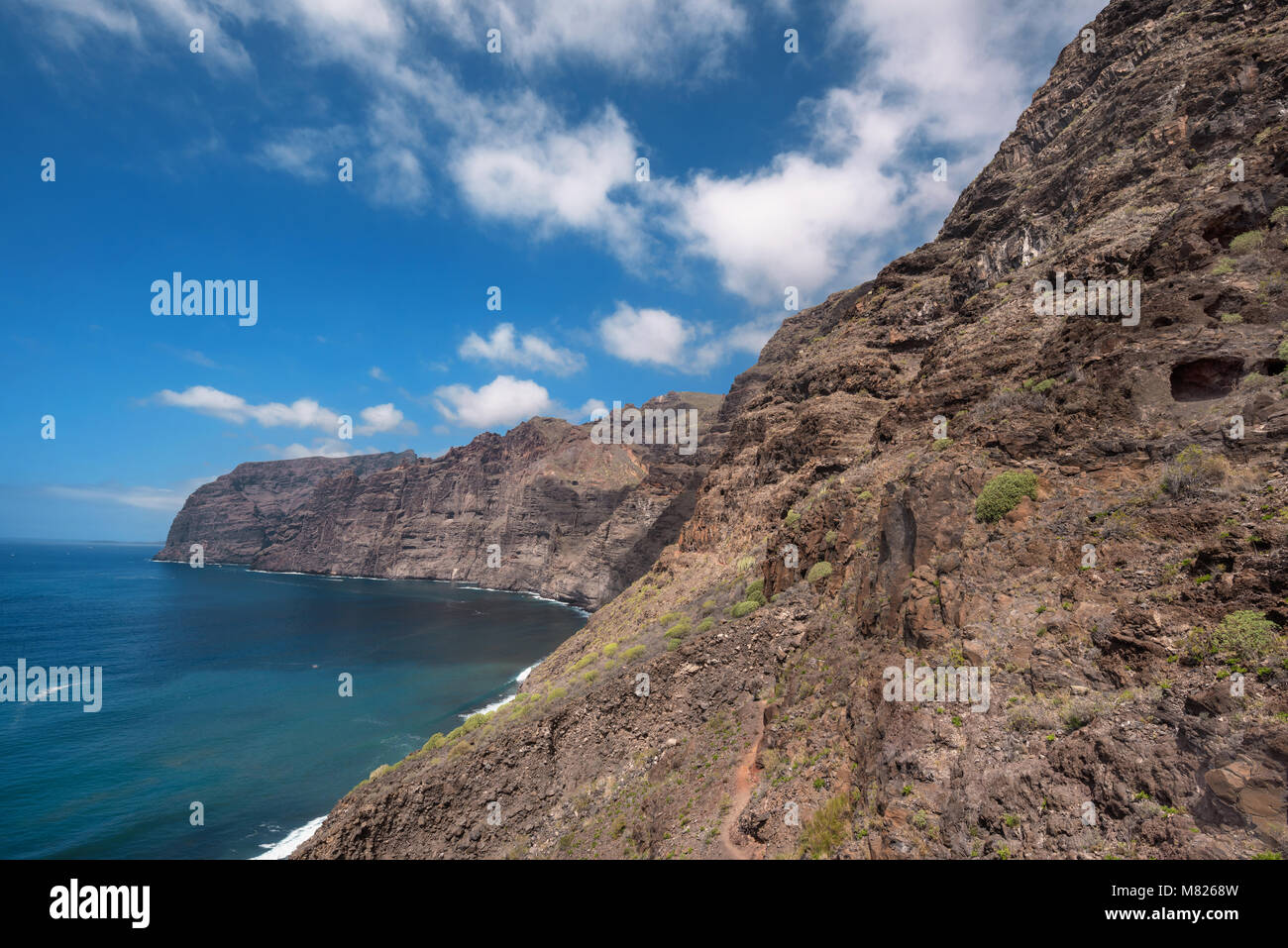 Los gigantes cliffs famous hi-res stock photography and images - Alamy