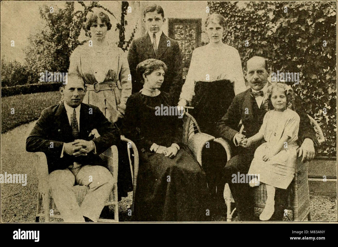 Constantine I of Greece, Queen Sophia, and their children Stock Photo ...