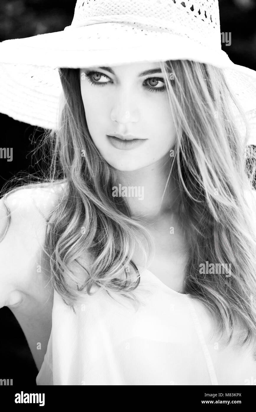 Young model hi-res stock photography and images - Alamy