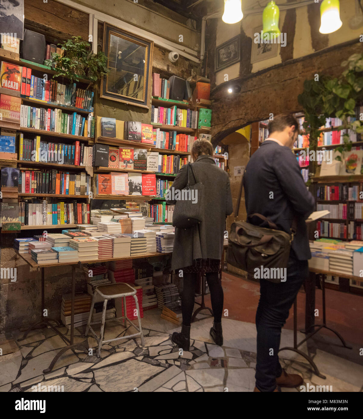 Shakespeare bookshop paris hi-res stock photography and images - Alamy