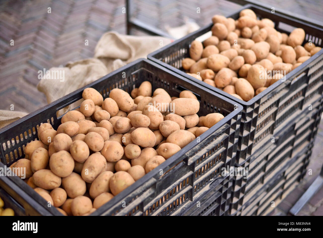 Potato boxes hi-res stock photography and images - Alamy