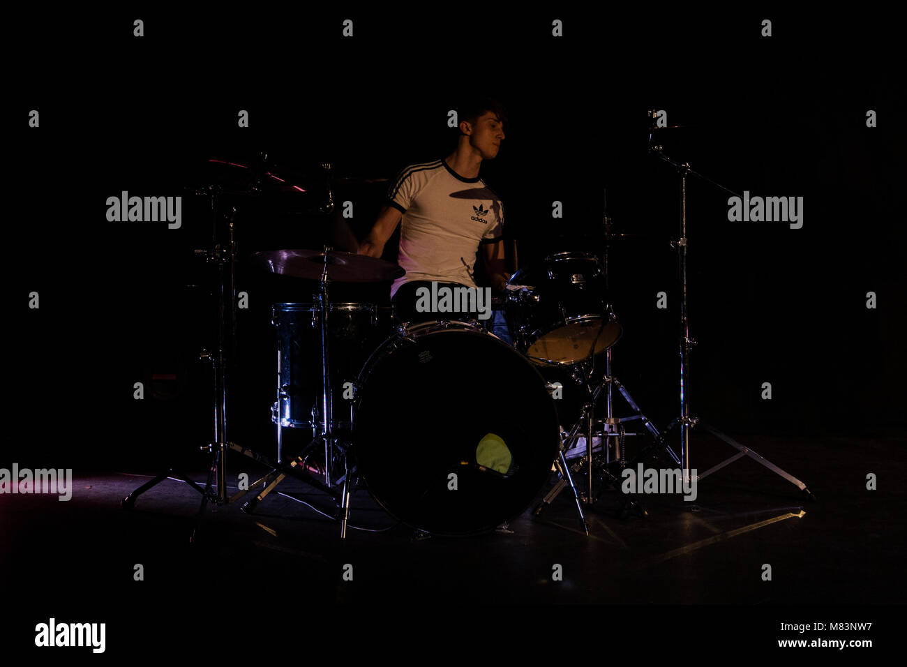 Boy band stage hi-res stock photography and images - Alamy