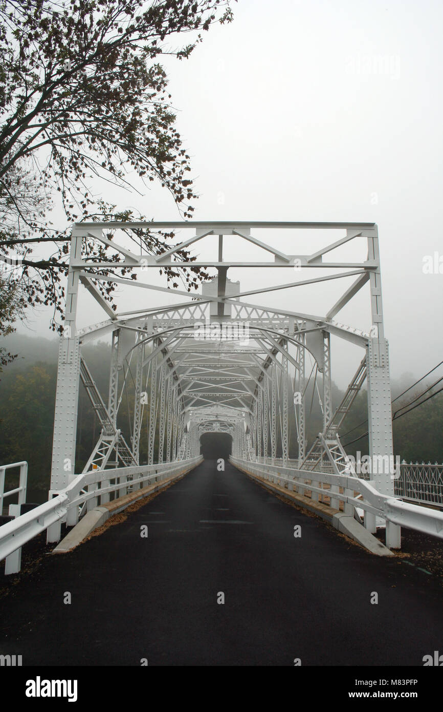 An Old white single lane bridge Stock Photo - Alamy