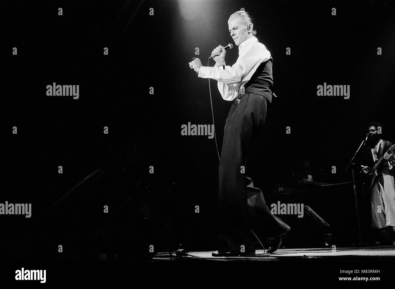 David bowie 1976 hi-res stock photography and images - Alamy