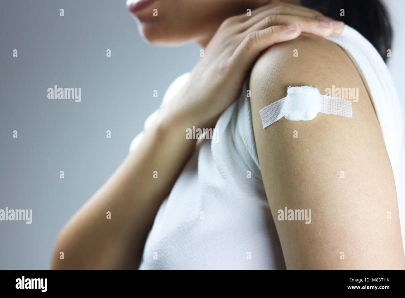Shoulder pain injection hi-res stock photography and images - Alamy