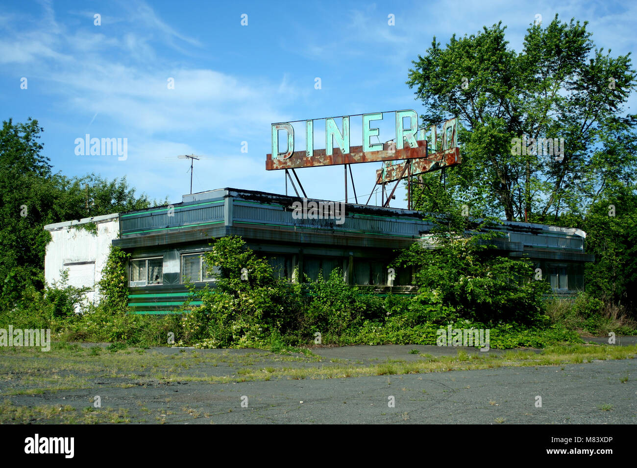 A old Abandoned roadside diner Stock Photo - Alamy