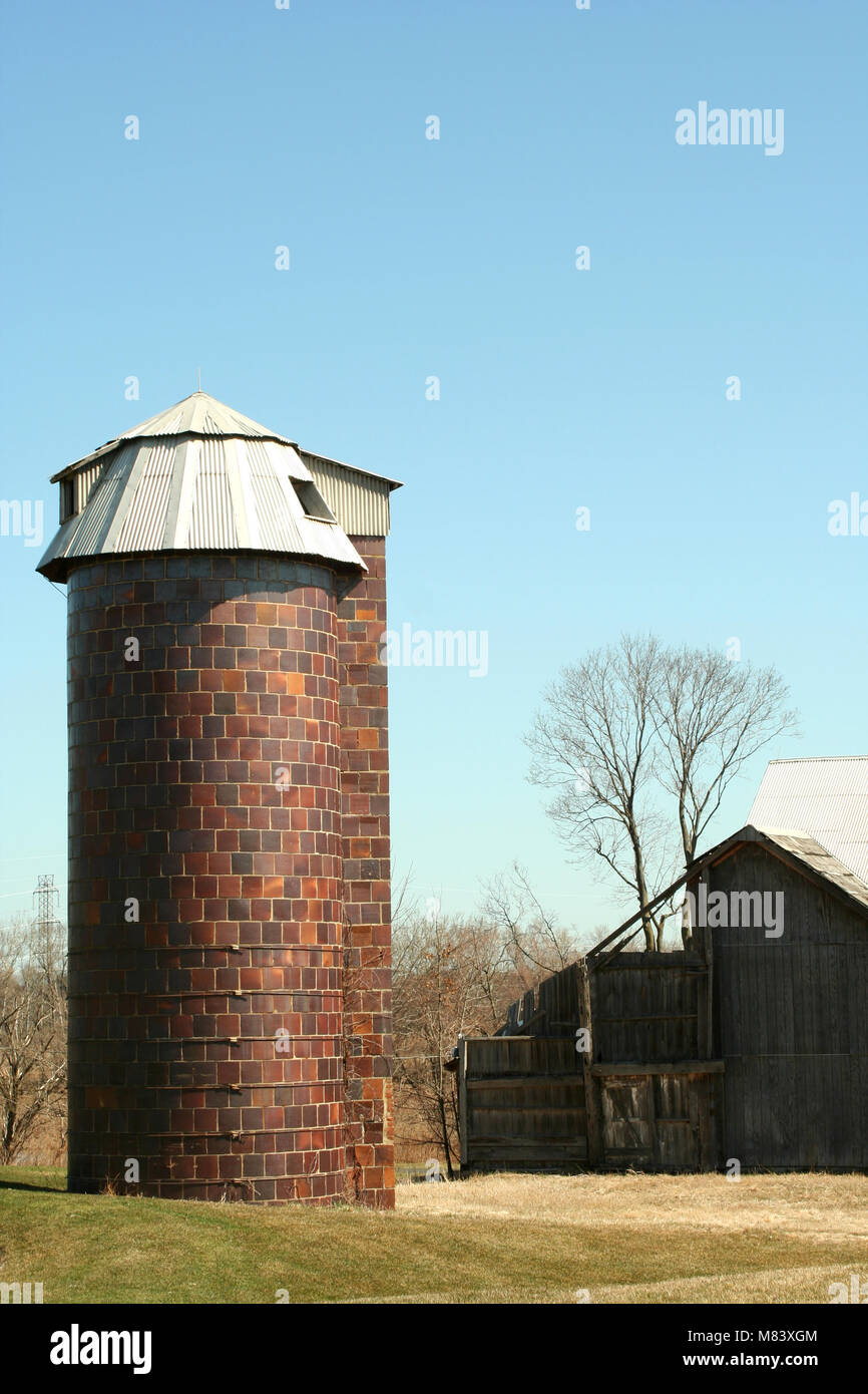 a Old barn and silo Stock Photo - Alamy