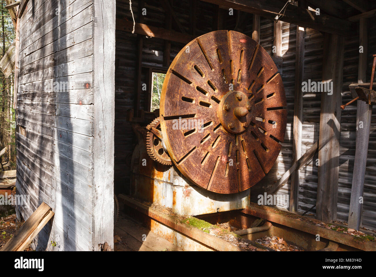 Polishing Lathe at the abandoned Redstone Granite quarry in Conway, New ...