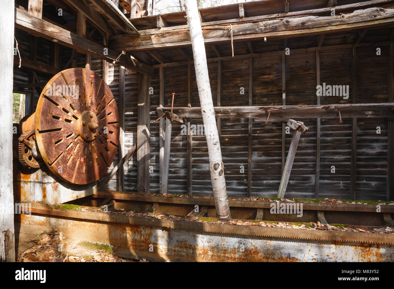 Polishing Lathe at the abandoned Redstone Granite quarry in Conway, New ...