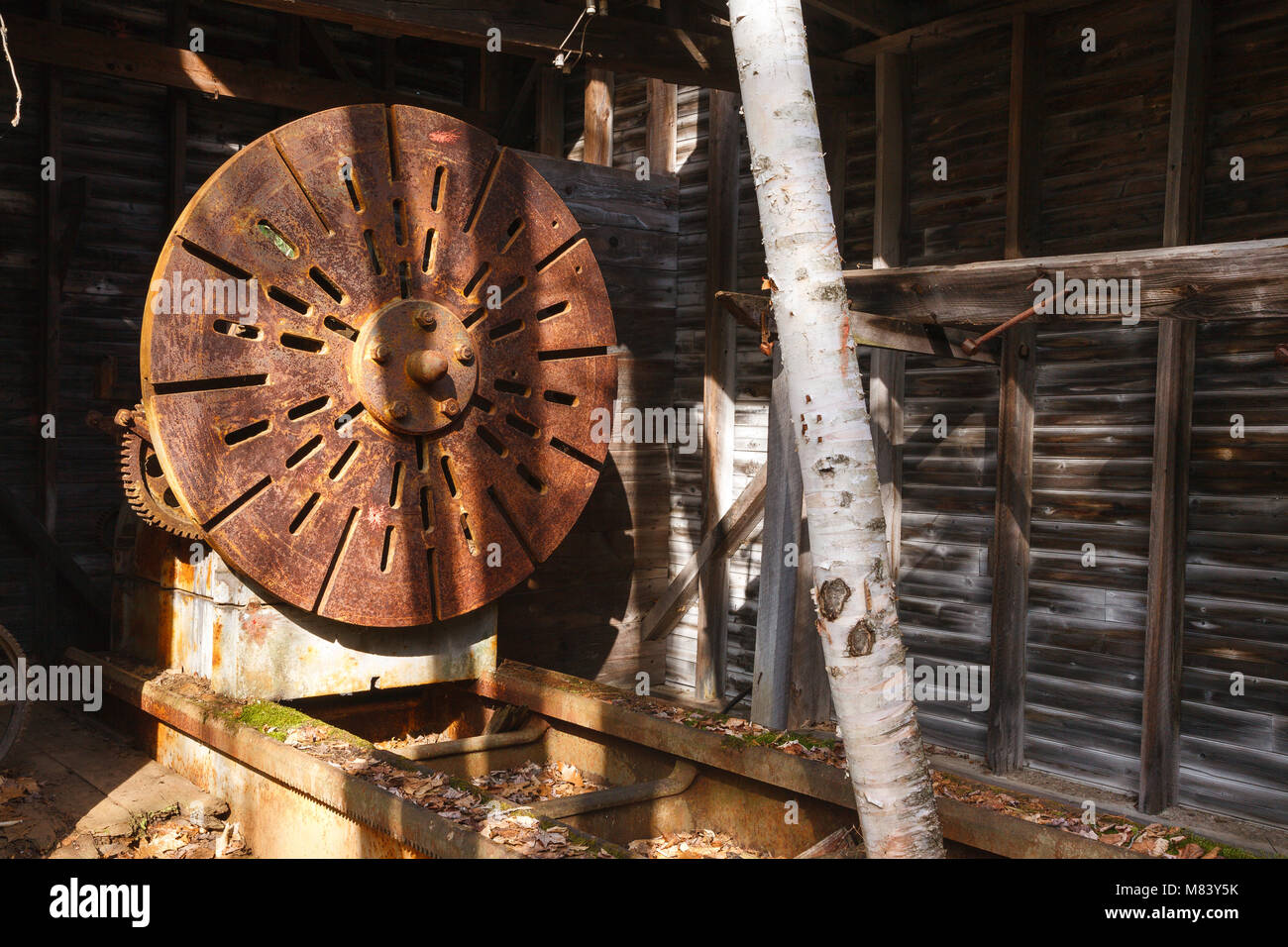 Polishing Lathe at the abandoned Redstone Granite quarry in Conway, New ...