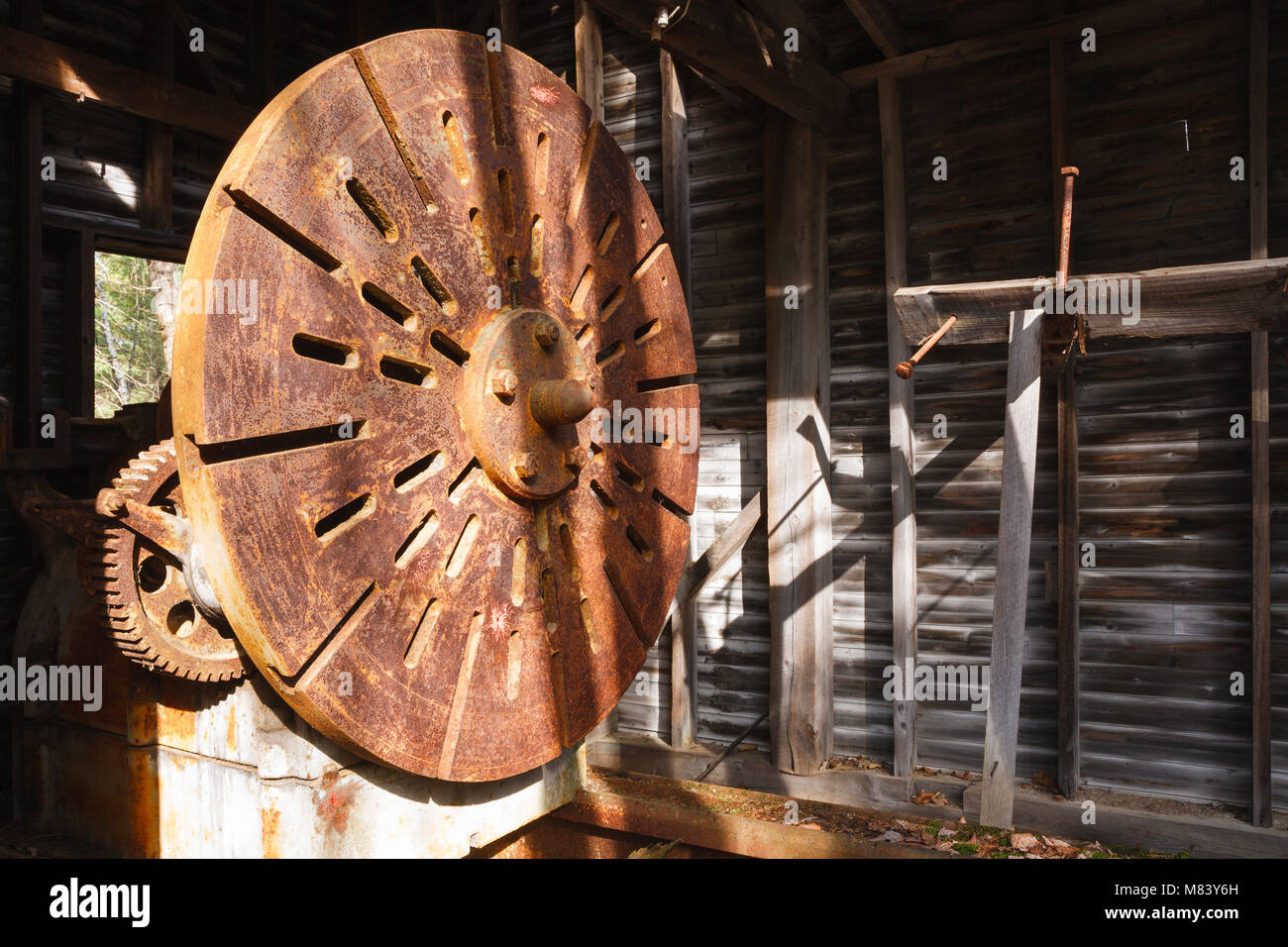 Polishing Lathe at the abandoned Redstone Granite quarry in Conway, New ...