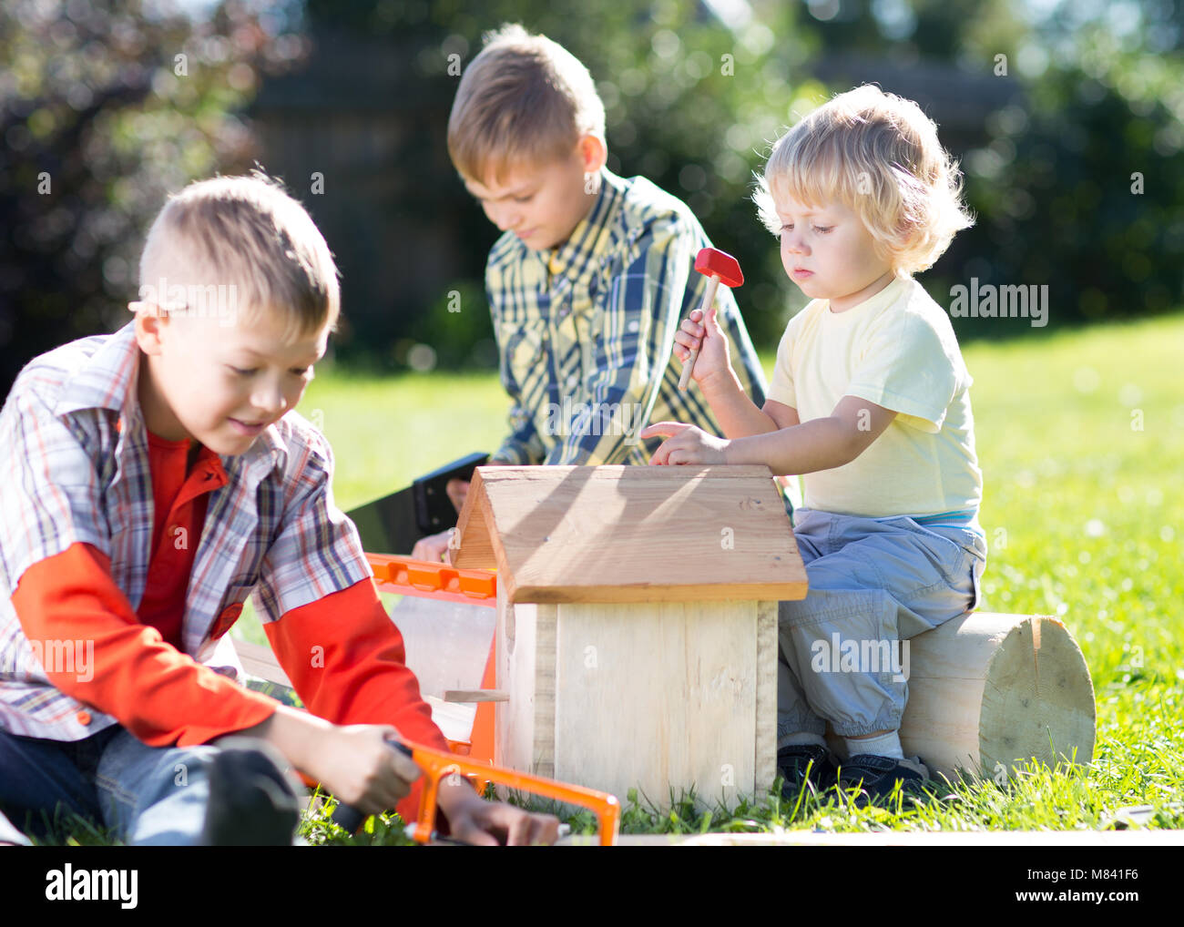 Children tinkering hi-res stock photography and images - Alamy
