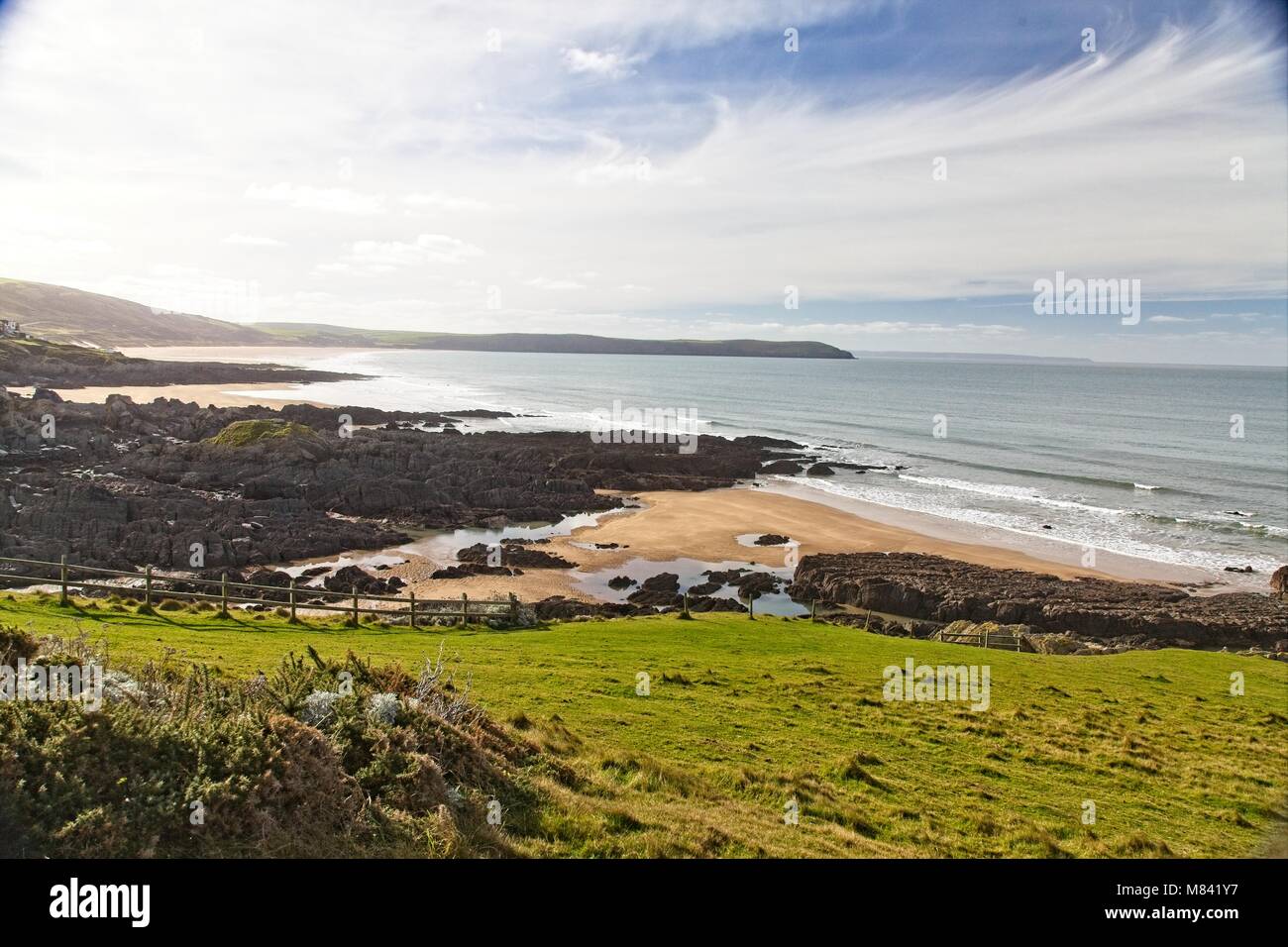 WOOLACOMBE BAY LOOKING SOUTH WITH SANDY BEACHES AND ROCKY HEADLANDS ...