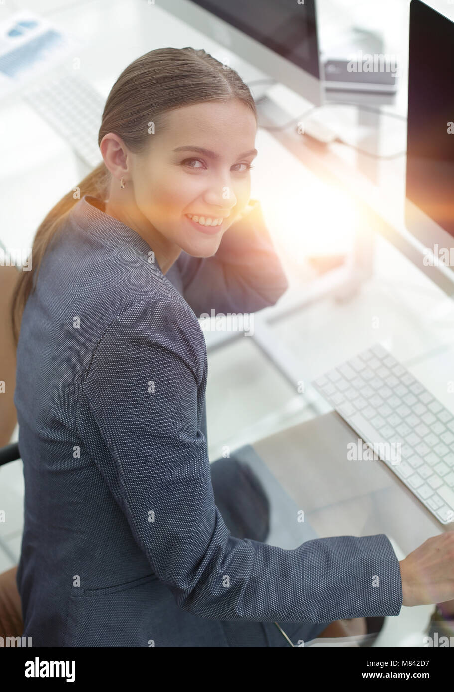 woman money Manager sitting on his workplace Stock Photo - Alamy