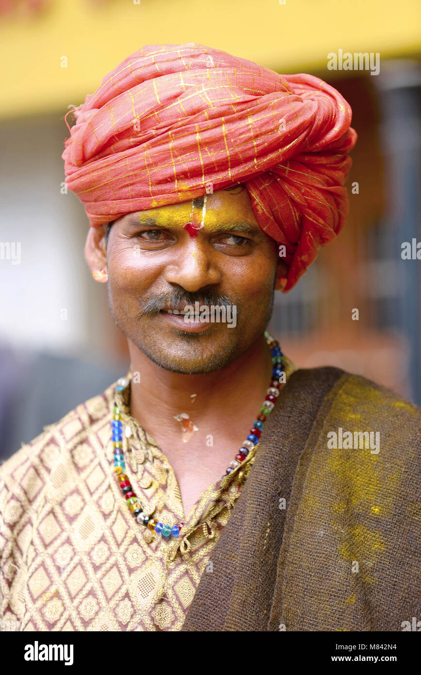 Maharashtrian turban hi-res stock photography and images - Alamy