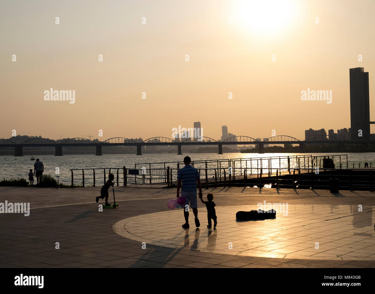 People enjoy sunset at Han River, Seoul Stock Photo - Alamy